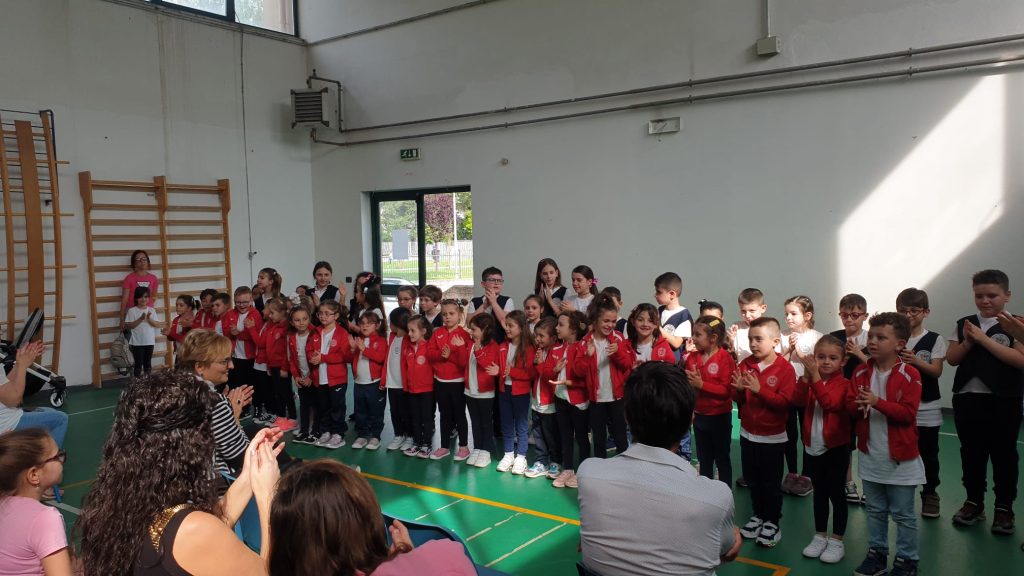 Rappresentazione finale laboratorio “Coro”. – III C. D. "MADRE TERESA ...